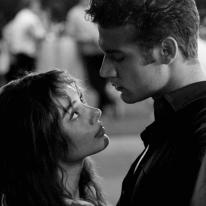 35+ Cute & Romantic Couple Poses Ideas for Pictures