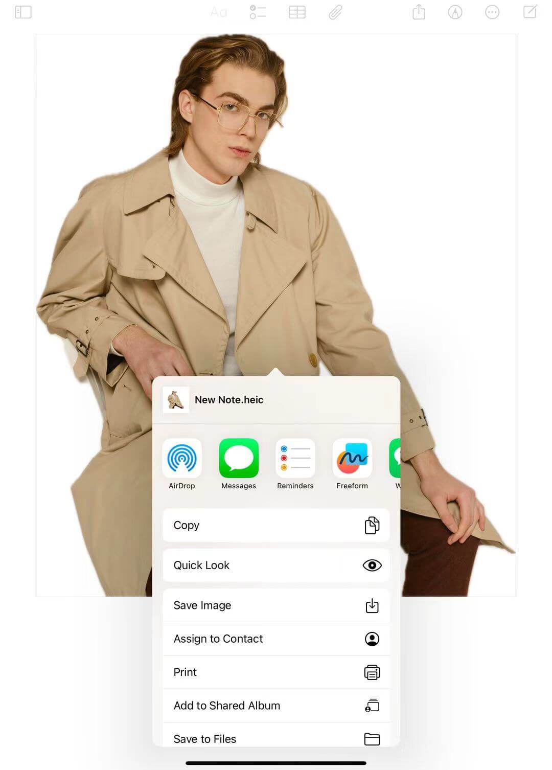 How to Add a Black Background to a Photo & Video [A Beginner's Guide]